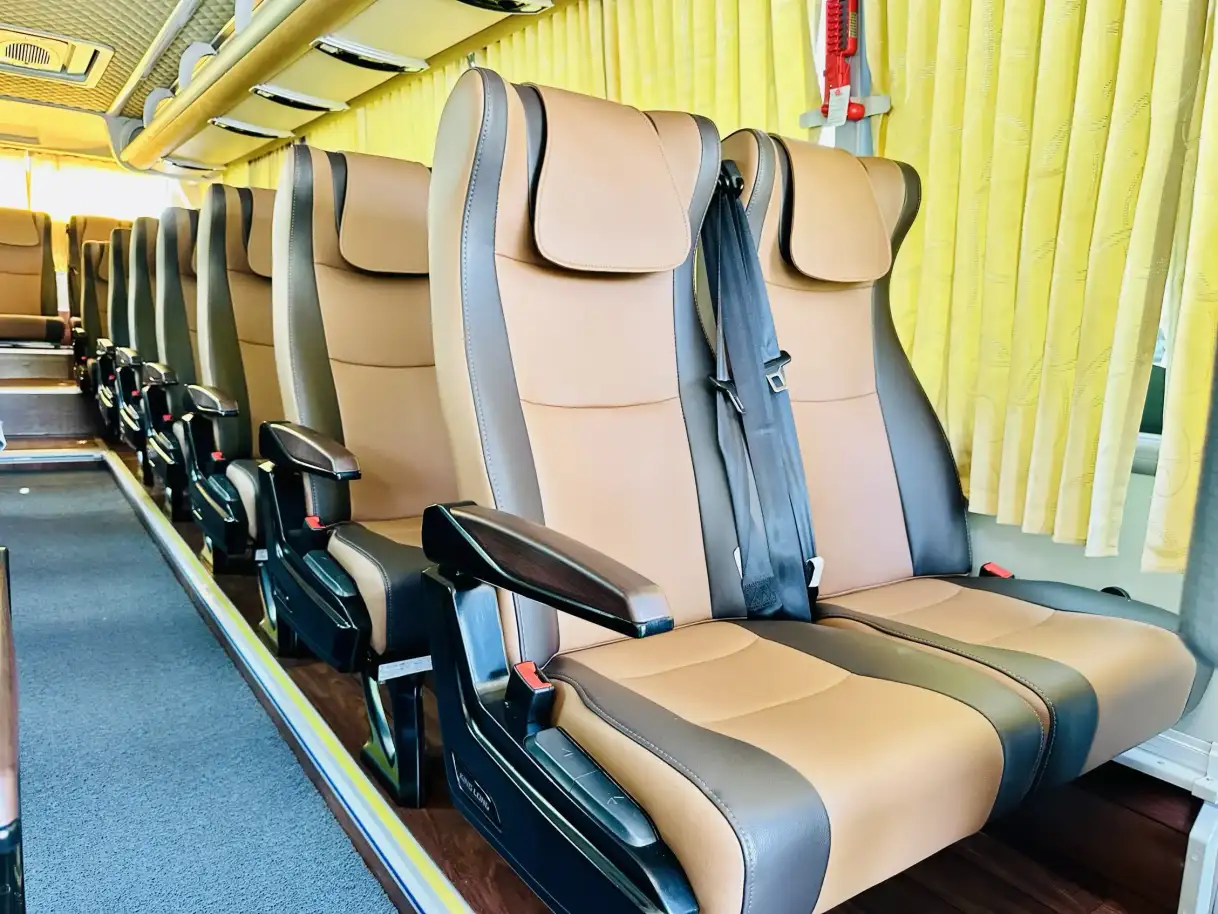 Yutong Bus 35 Seater Coach – upgradetransport.ae